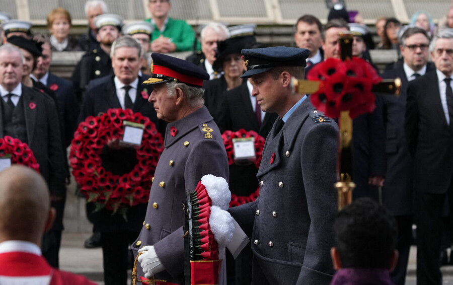 Remembrance Sunday: UK & Commonwealth Traditions Explained - Evening Star