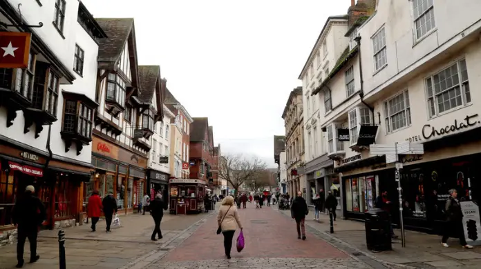 UK High Streets Failing Public Health, Report Finds - Evening Star